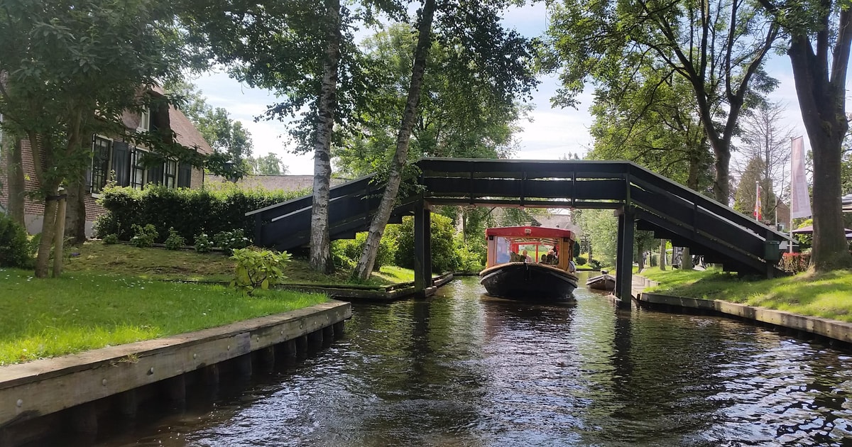 Giethoorn: Zwiedzanie miasta i jeziora z przewodnikiem | GetYourGuide