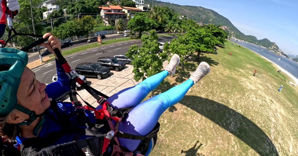 Rio de Janeiro: Paragliding in Niterói with experienced instructors | GetYourGuide
