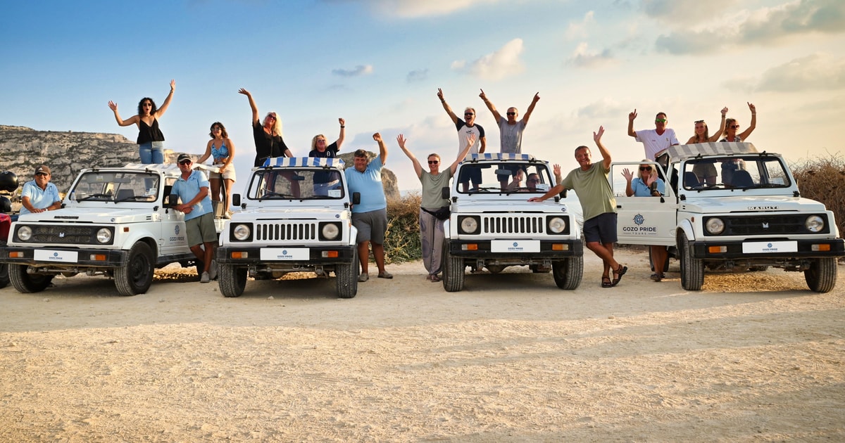Isla de Gozo: excursión compartida en jeep al atardecer y visita a ...
