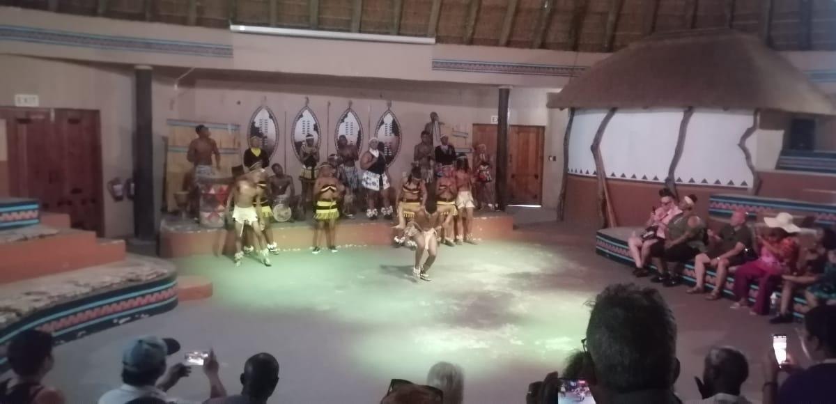 VISITA AL PUEBLO CULTURAL DE LESEDI | GetYourGuide