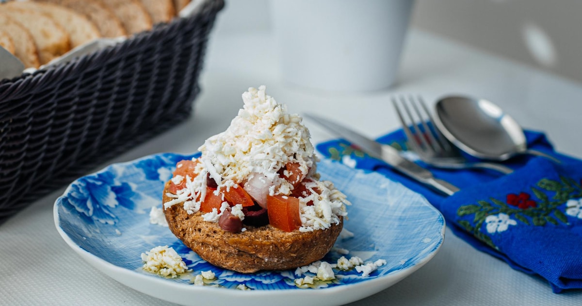 Atene: in giro per la Grecia in cinque piatti, vino incluso | GetYourGuide