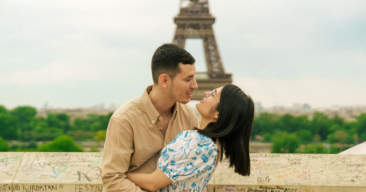 Paris: Eiffel Tower Photoshoot | GetYourGuide