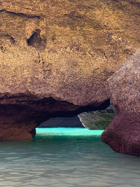 Benagil: Excursión en Stand Up Paddle al Amanecer en la Cueva de ...