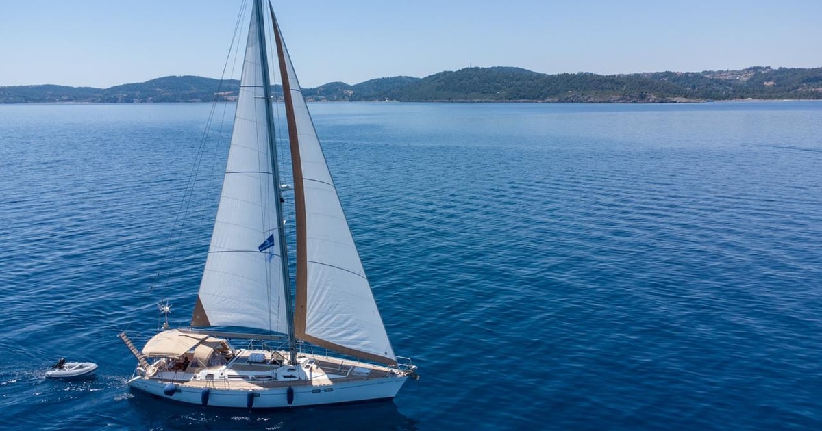 Crucero privado con velero en Salónica | GetYourGuide