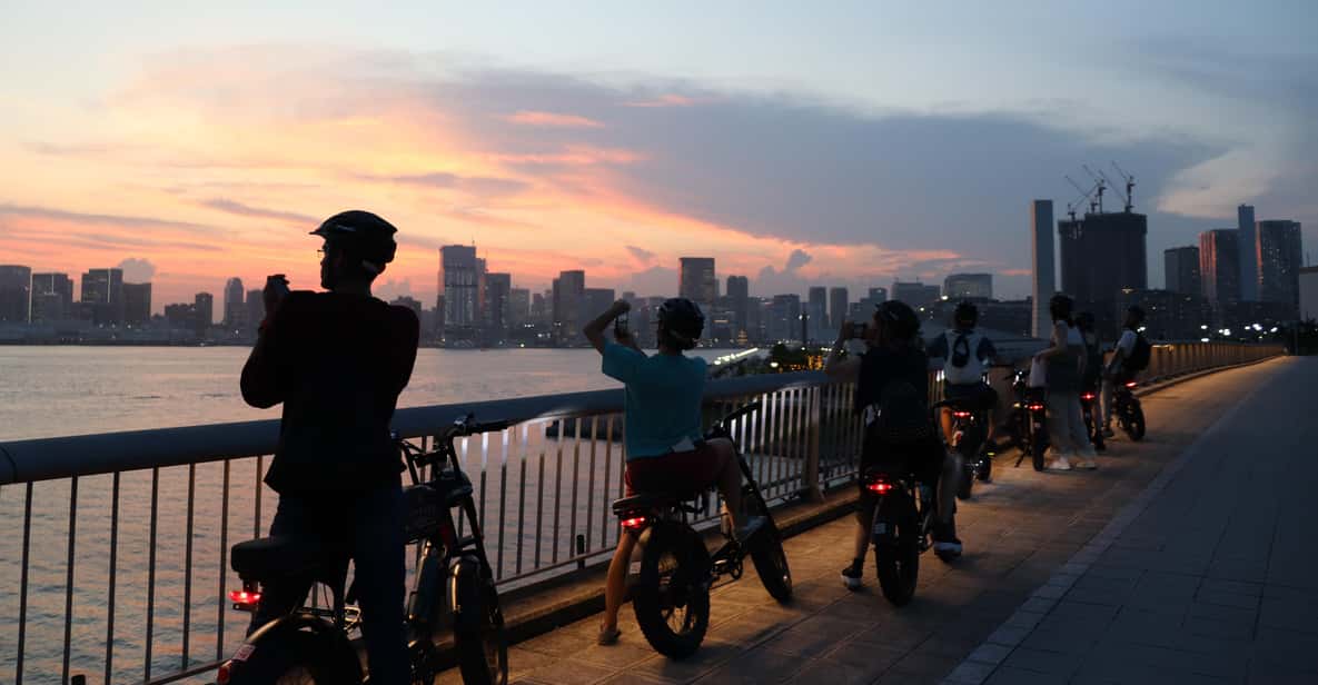 Área da Baía de Tóquio: Sunset Night View 3h E-bike Tour guiado de ...