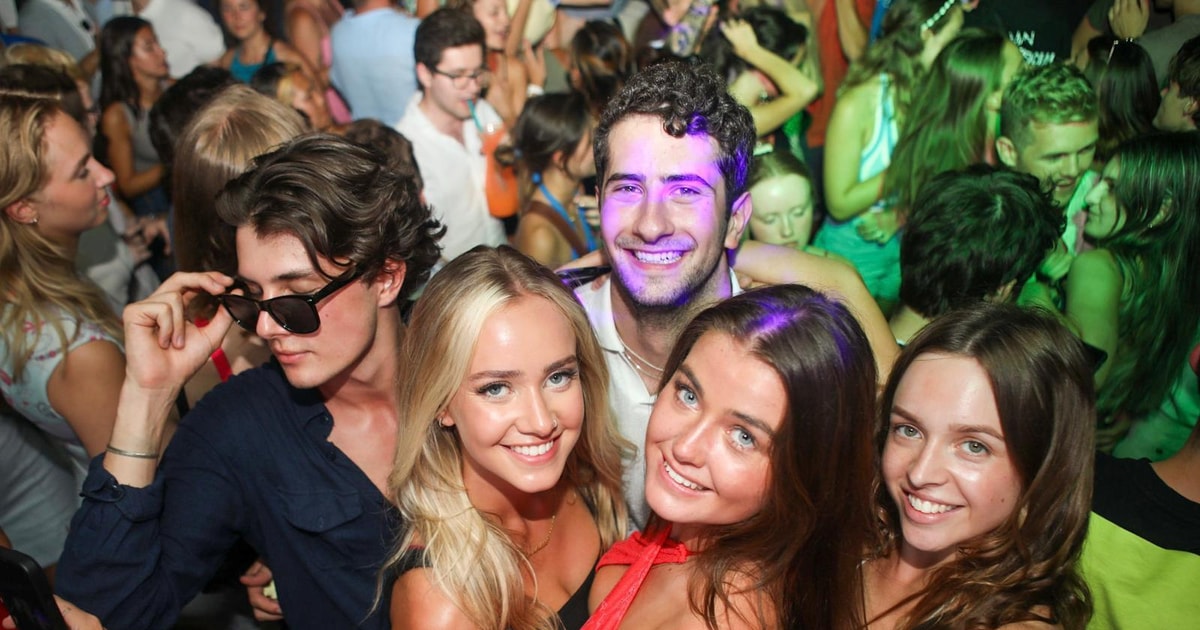 Split: Night Boat Party mit Free Shots, Dj und After Party | GetYourGuide