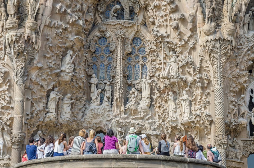 Barcelona: Sagrada Familia Fast Track Guided Tour | GetYourGuide