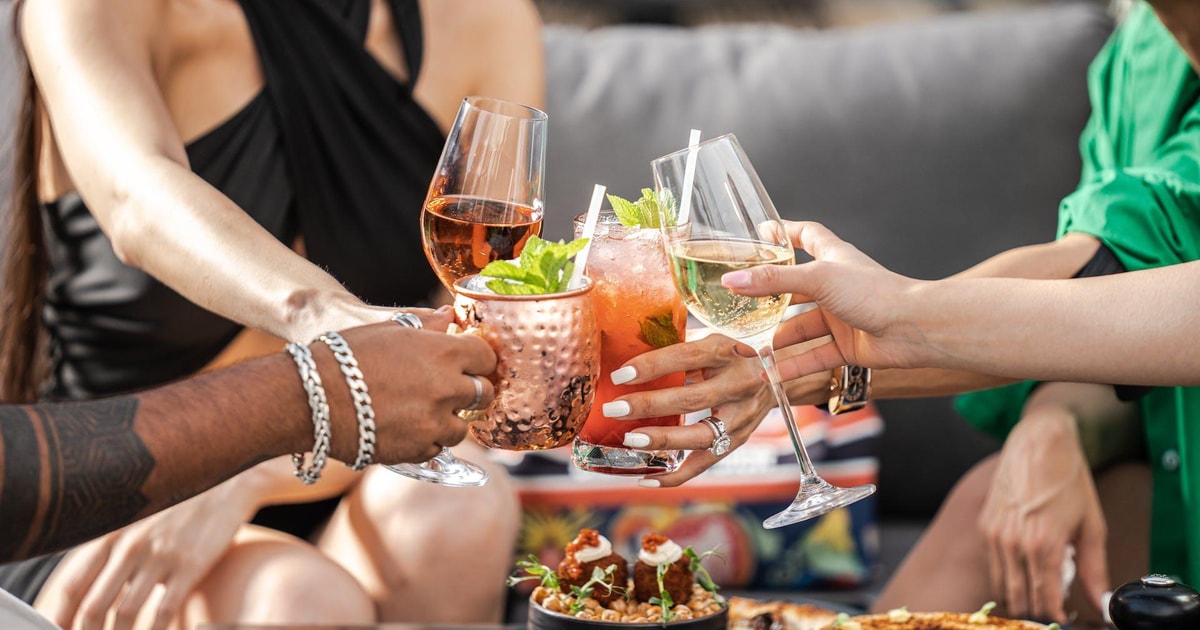 Colombo: Tramonto e cocktail sul Rooftop Bar | GetYourGuide