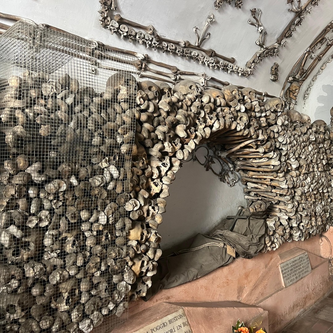 Roma: Cappella delle Ossa e passeggiata alla scoperta dei segreti della ...