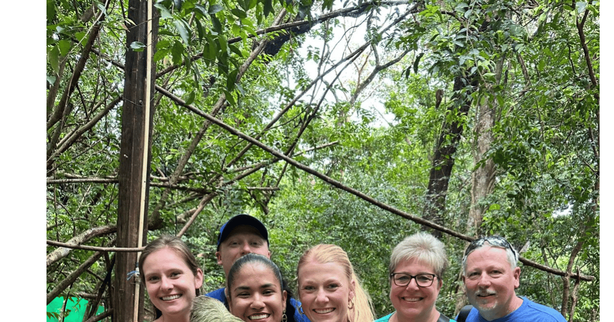 Roatán:Privado,Muestra de chocolate y ron Monkey Sloth | GetYourGuide