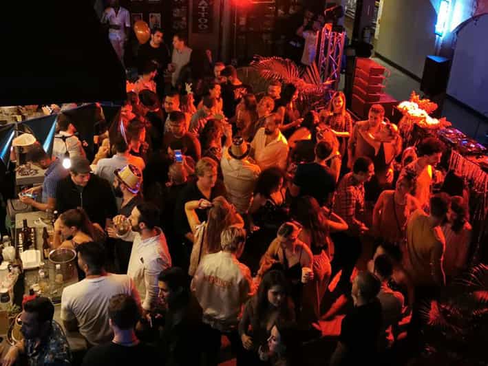 Pub Crawl CDMX: Bar Crawl Ciudad de México | GetYourGuide