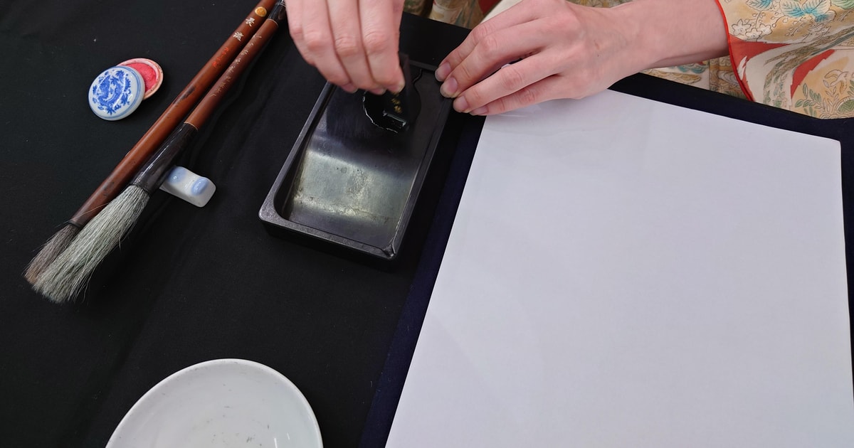 Kioto: Experiencia de Caligrafía con Tinta Sumi y Pinceles | GetYourGuide