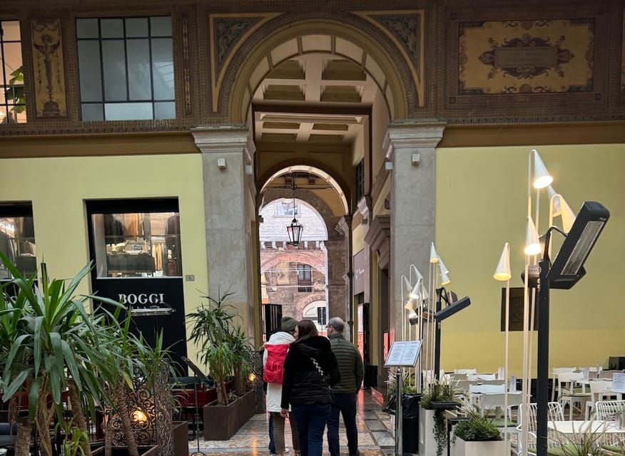 Tour a pie por Bolonia con Torre Sky View y Archiginnasio | GetYourGuide