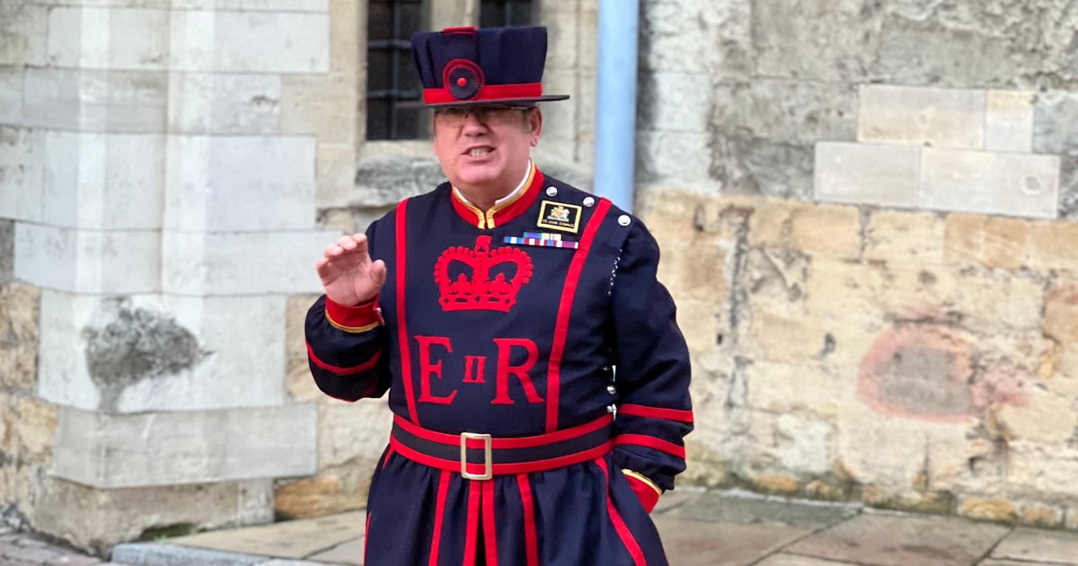 VIP Tower of London Beefeater Meet & Greet and Royal London | GetYourGuide