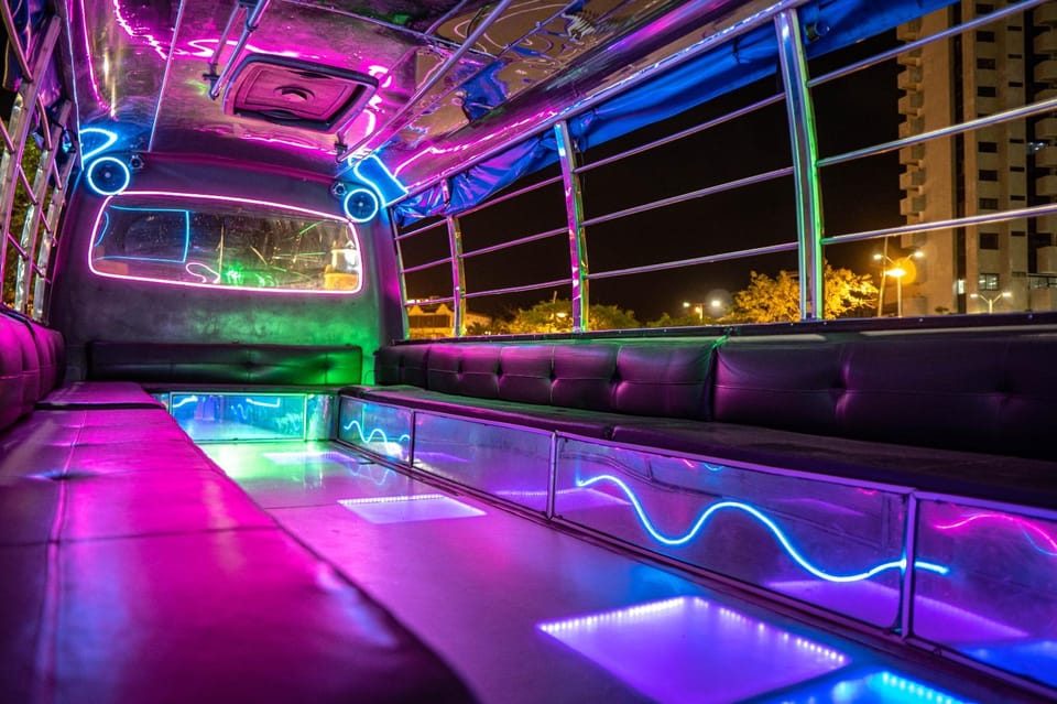 Cartagena: Discoteca movil, Baile y Recorrido por la ciudad | GetYourGuide