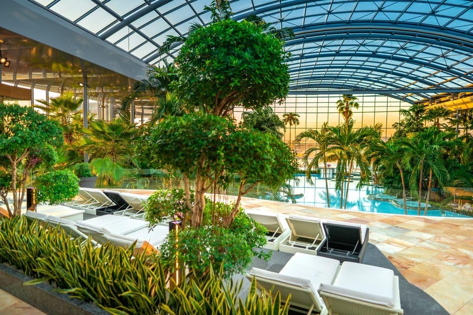 Bucarest Therme Bucuresti Ticket de entrada con albornoz | GetYourGuide