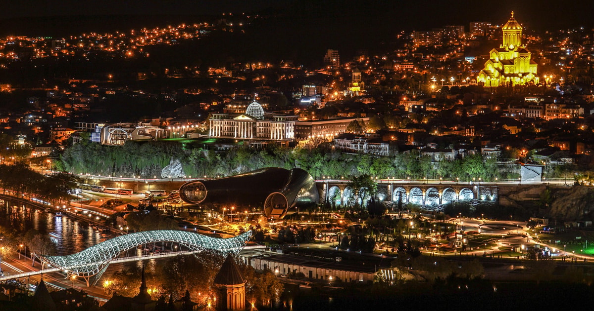 Tiflis de Noche: Visita guiada exprés de 2 horas con degustaciones ...