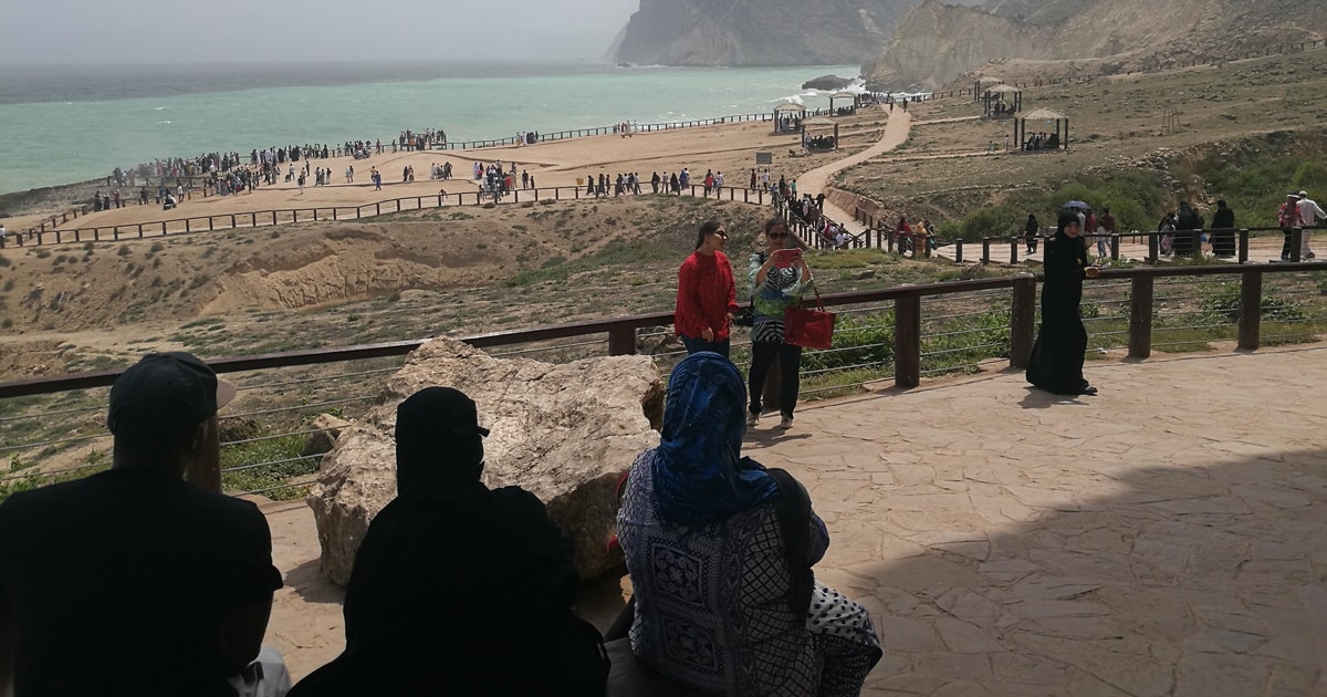 Heldagstur: Skjulte perler og klippestrande vest for Salalah | GetYourGuide