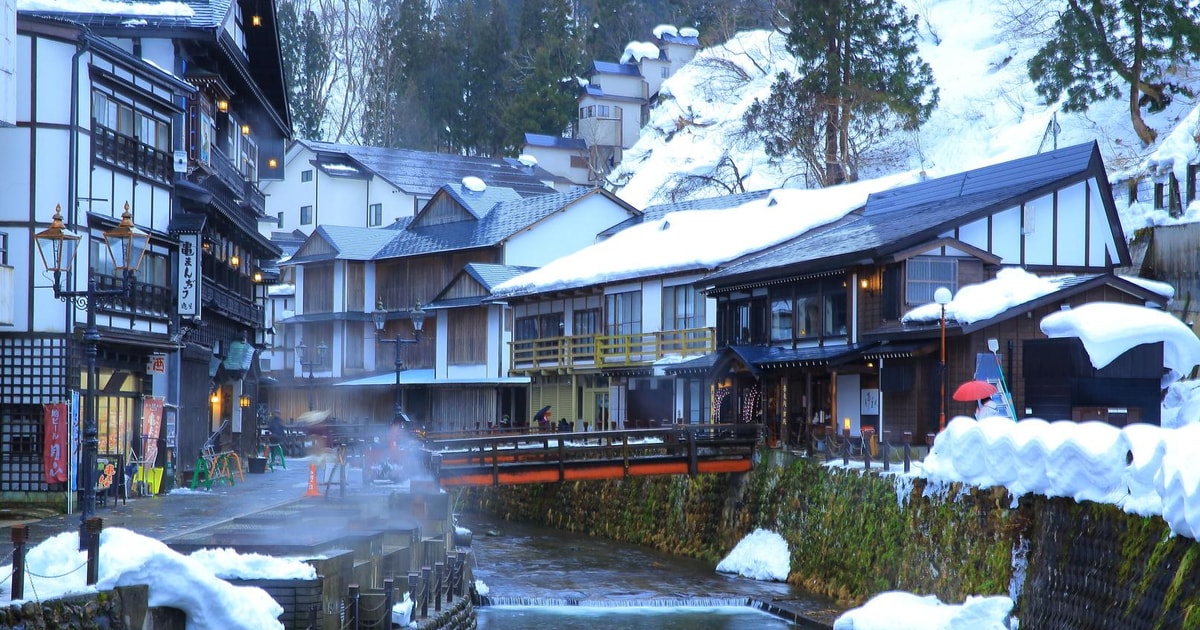 Sendai: Ginzan Onsen, Zao Ropeway Snow Monsters Tour och lunch ...