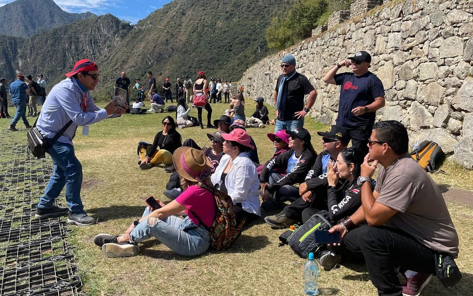 Machu Picchu: tour de 1 día en tren Expedition o Voyager | GetYourGuide
