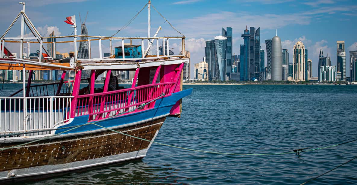 Passagiers cruise Doha: Privé Stadsrondleiding & Dhow Boot Cruise ...