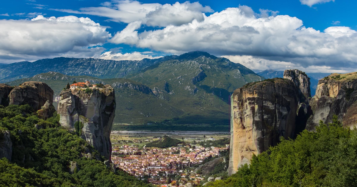 Atene: Escursione di un giorno a Meteora in treno con pranzo opzionale ...