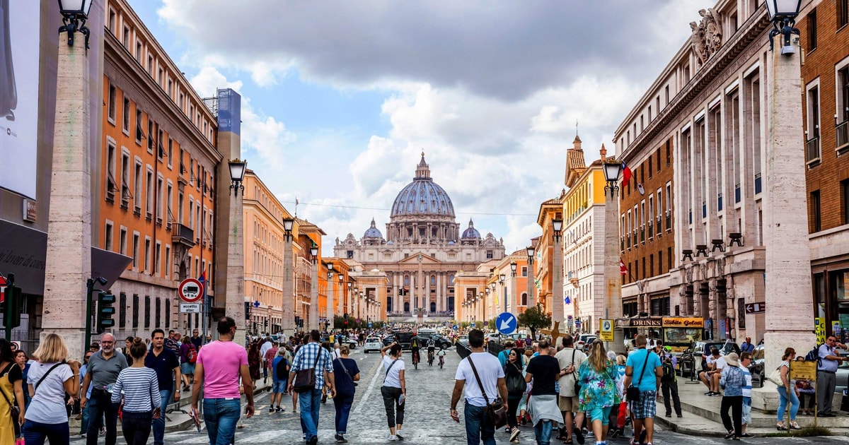 Rome: Early Morning Vatican Tour with Sistine Chapel | GetYourGuide