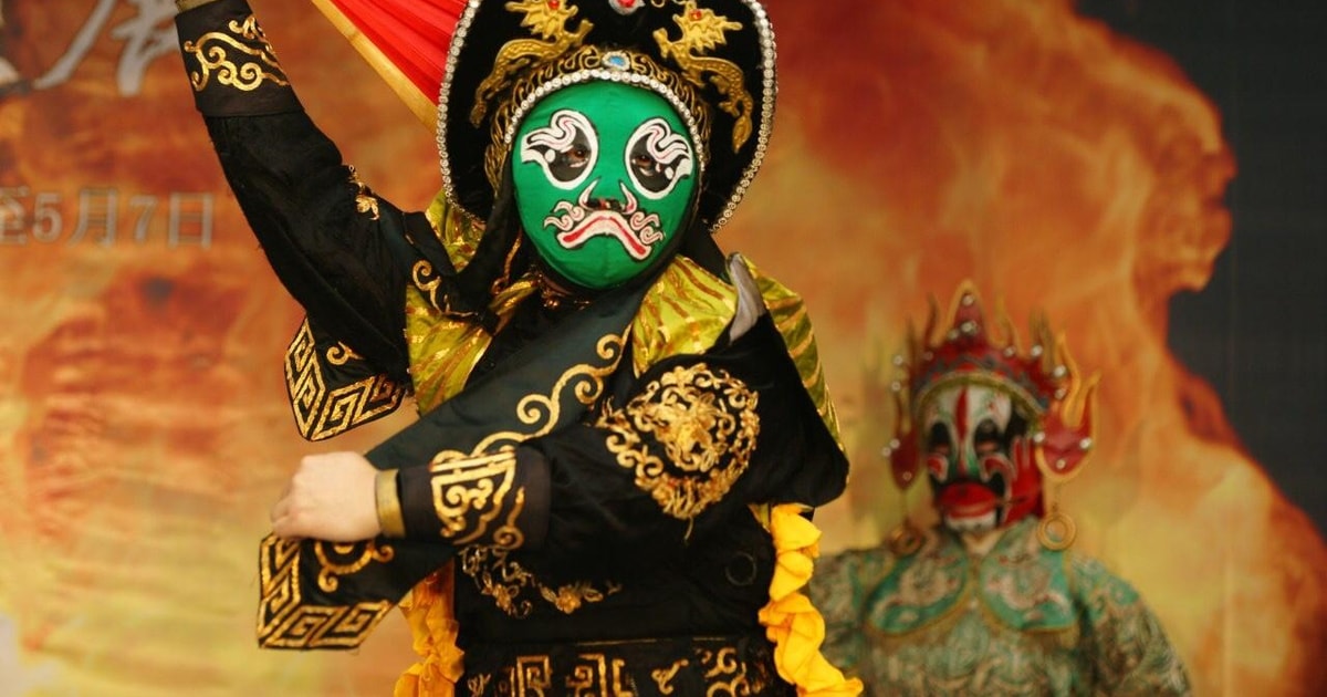 Chengdu: Illuminated Night Tour with Sichuan Opera or Hotpot | GetYourGuide