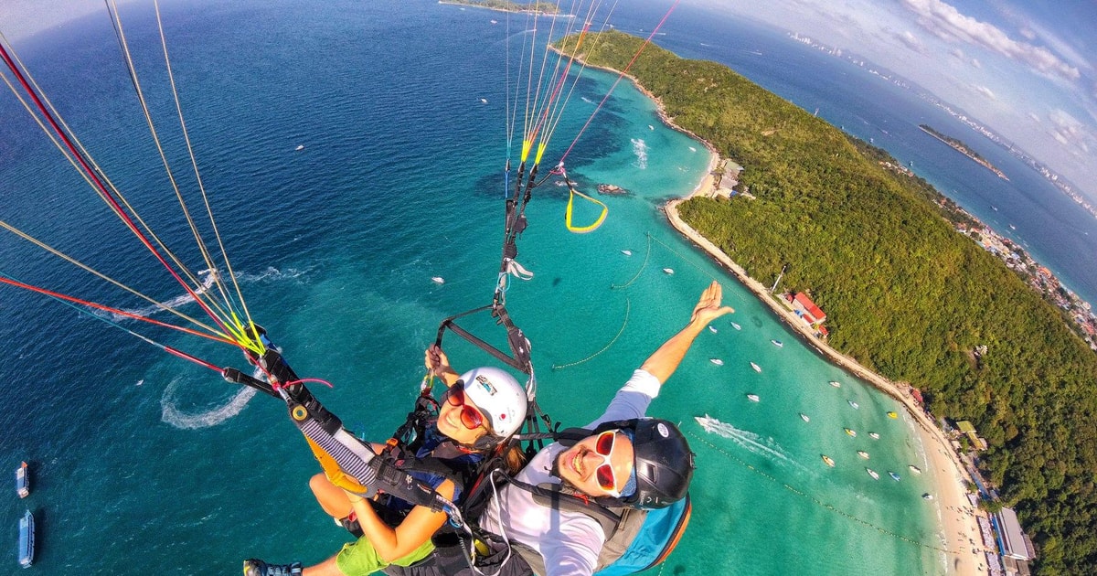 Koh Larn: Tandem Paragliding Adventure with scenic view | GetYourGuide