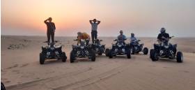 Big red Events and desert pic | GetYourGuide サプライヤー